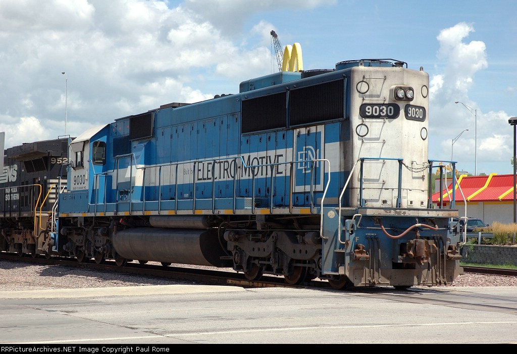 EMDX 9030, Oakway Lease unit trails a light power move on the BNSF